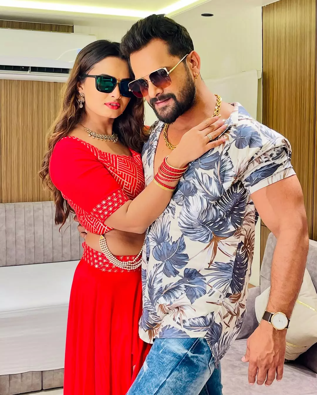 Neelam Giri and Khesari Lal Yadav were seen togetherनीलम गिरी और खेसारी ...