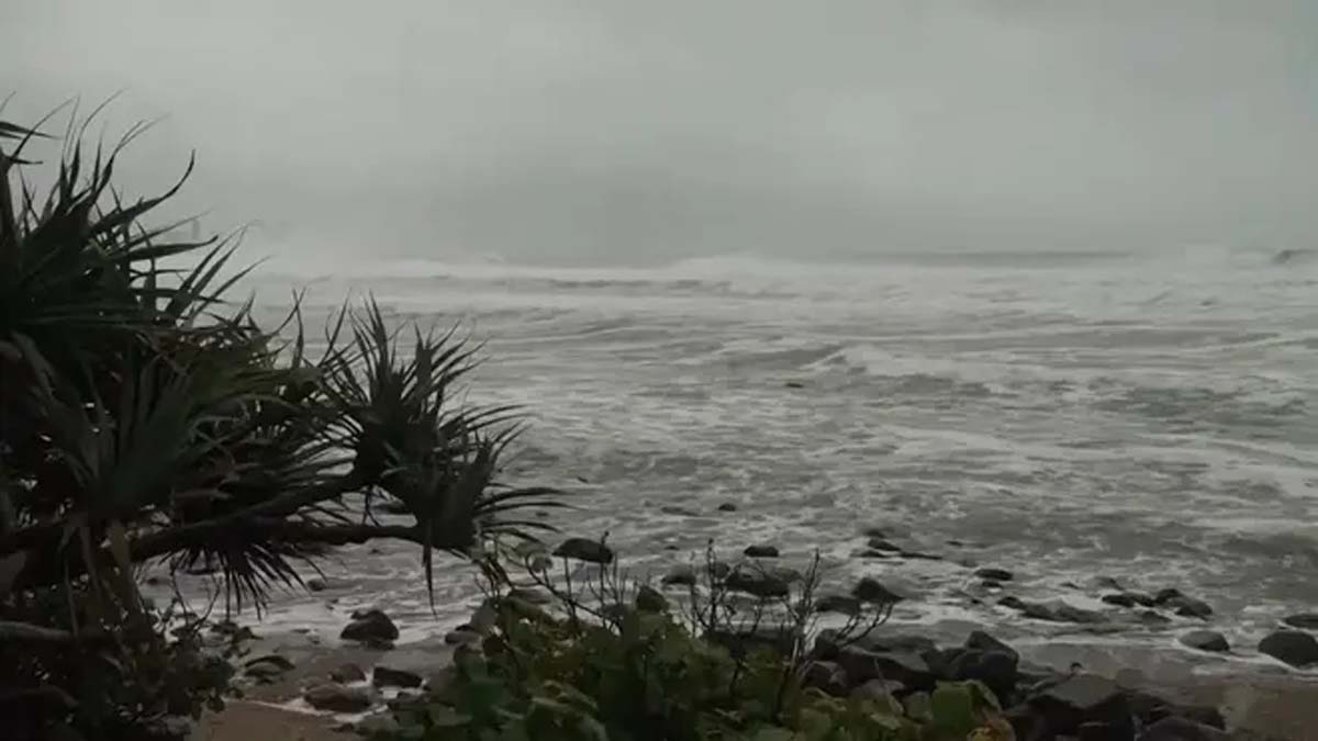 चक्रवात अल्फ्रेड ऑस्ट्रेलिया के पूर्वी तट की ओर बढ़ रहा | Cyclone ...