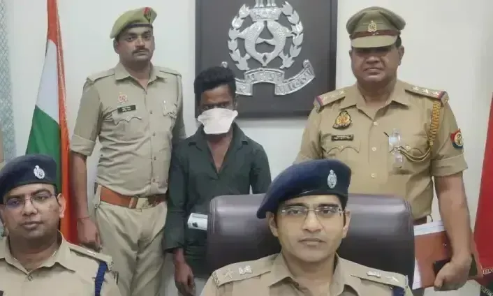 Lucknow: जवान की पत्नी से लूट करने वाला ऑटो चालक गिरफ्तार | Lucknow ...