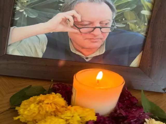 मंसूर अली खान की पुण्यतिथि पर सोहा और सबा ने श्रद्धांजलि अर्पित की ...