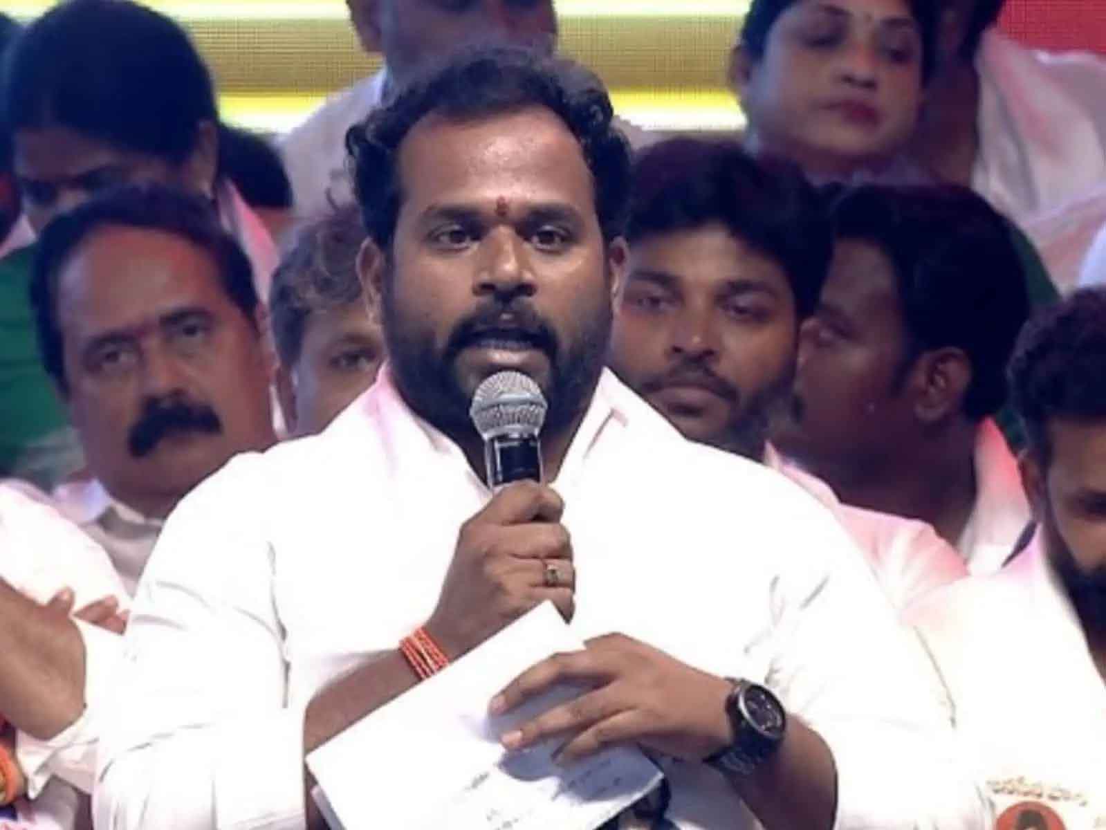 YCP ने आंध्र प्रदेश में JSP MLA अरवा श्रीधर पर शोषण का वीडियो साझा कर ...